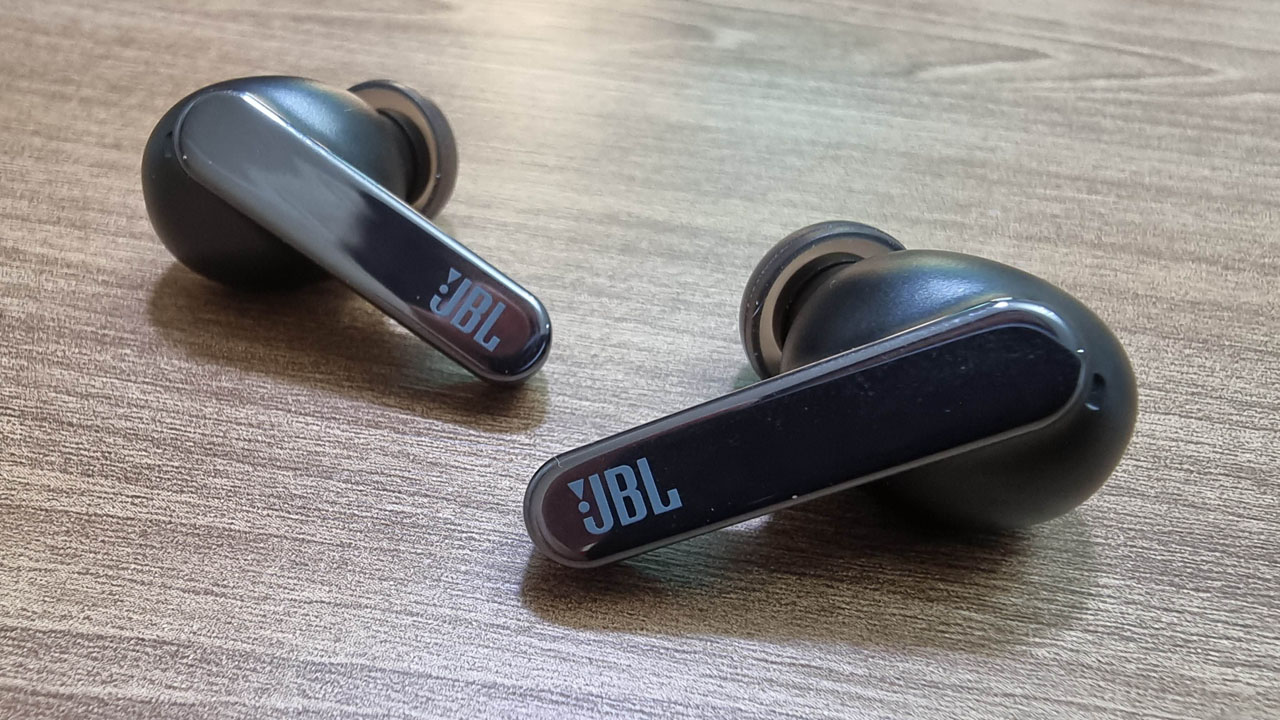 Review JBL Live Pro 2: muita bateria, cancelamento de ruídos e som ...
